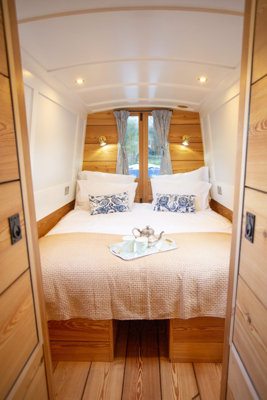 Solar Electric Narrowboat Falcon: A Green Choice