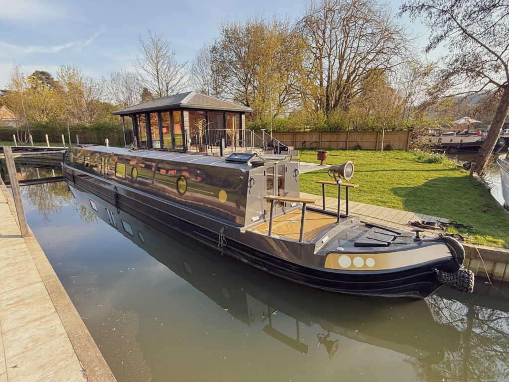 Helius Narrowboat – Luxurious Electric River Living on the Thames