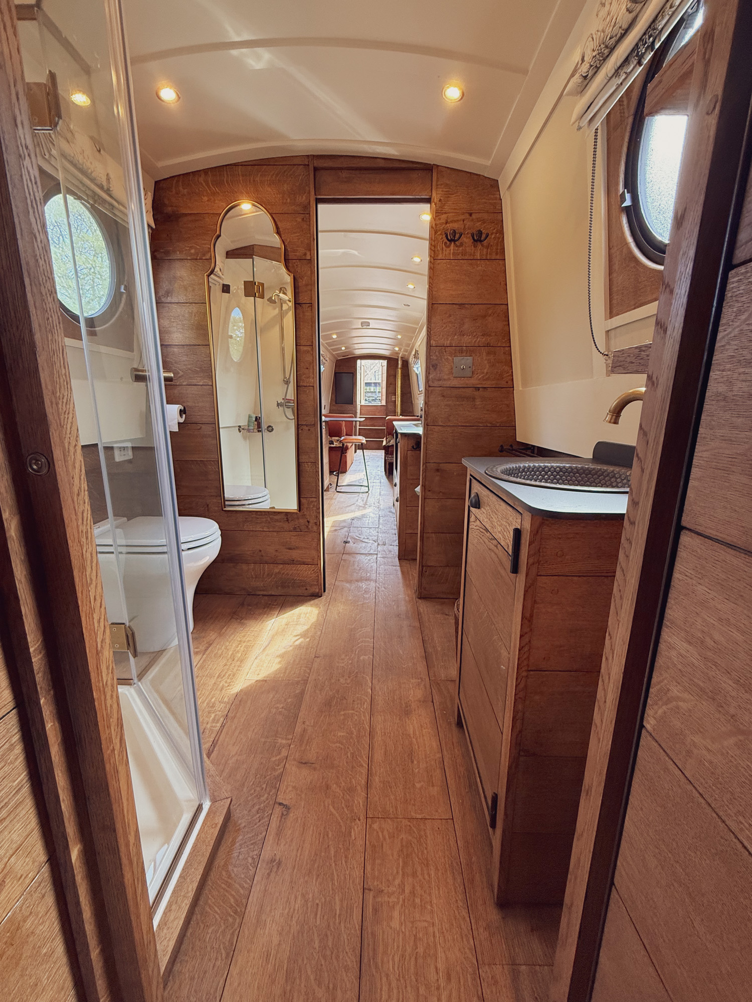 Helius Narrowboat – Luxurious Electric River Living on the Thames
